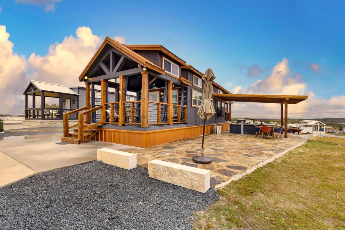 House ∙ 1 Bedroom ∙ 6 Guests - Luckenbach, TX