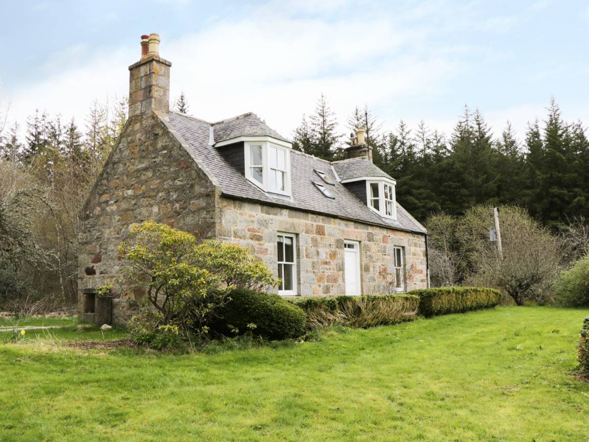 Cottage ∙ 2 Bedrooms ∙ 4 Guests - Moray