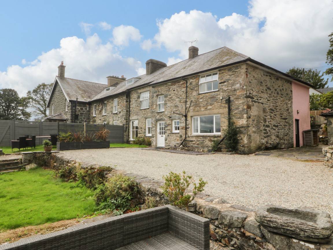 Cottage ∙ 4 Bedrooms ∙ 8 Guests - Porthmadog