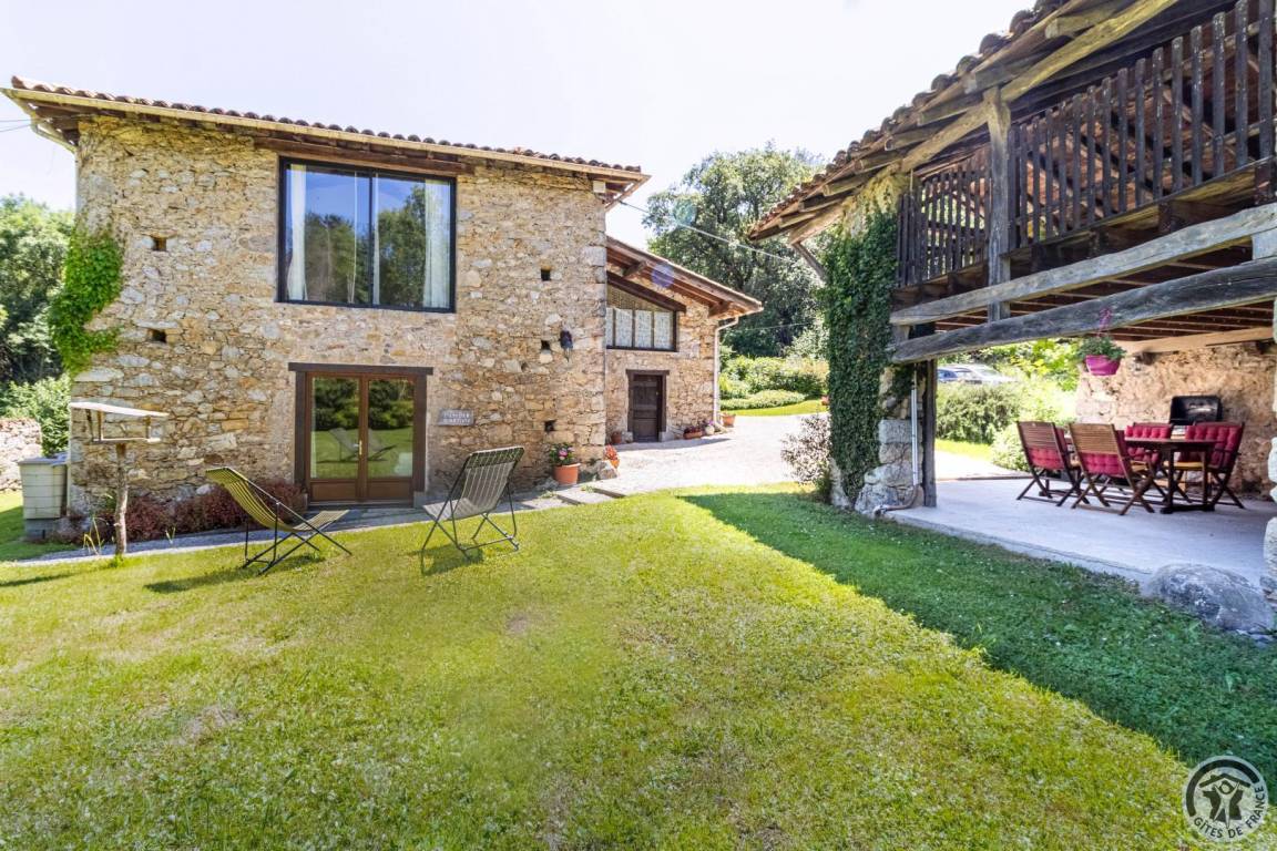 93 M² Gîte ∙ 1 Chambre ∙ 2 Personnes - Ariège