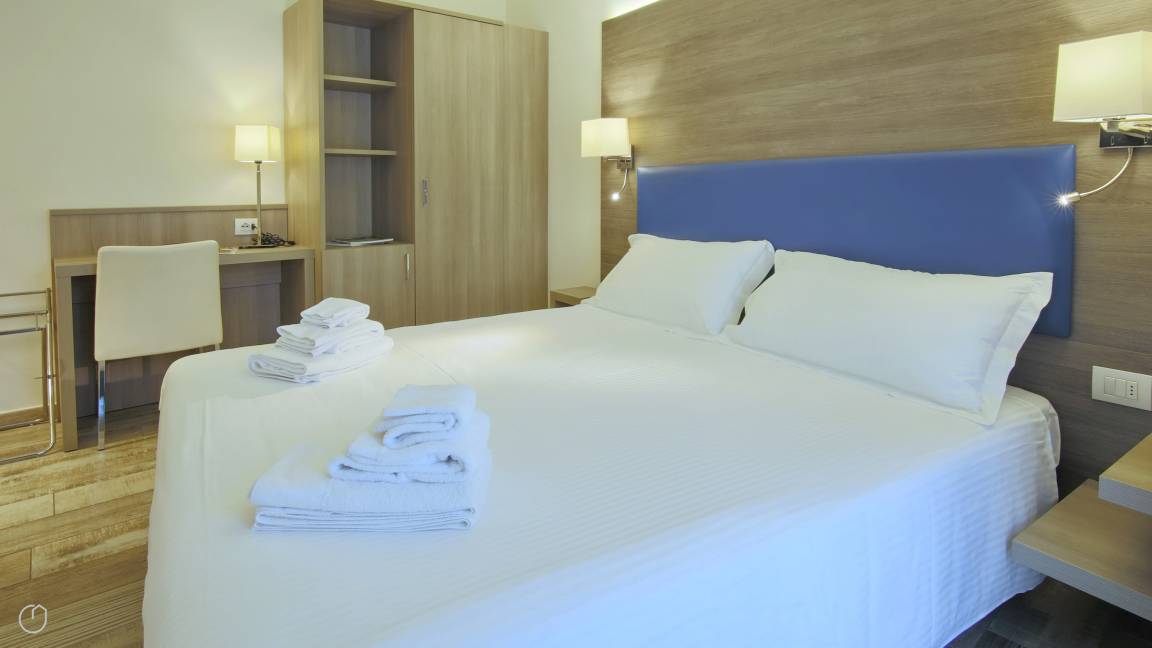 20 M² Bed And Breakfast ∙ 1 Bedroom ∙ 2 Guests - Cernobbio