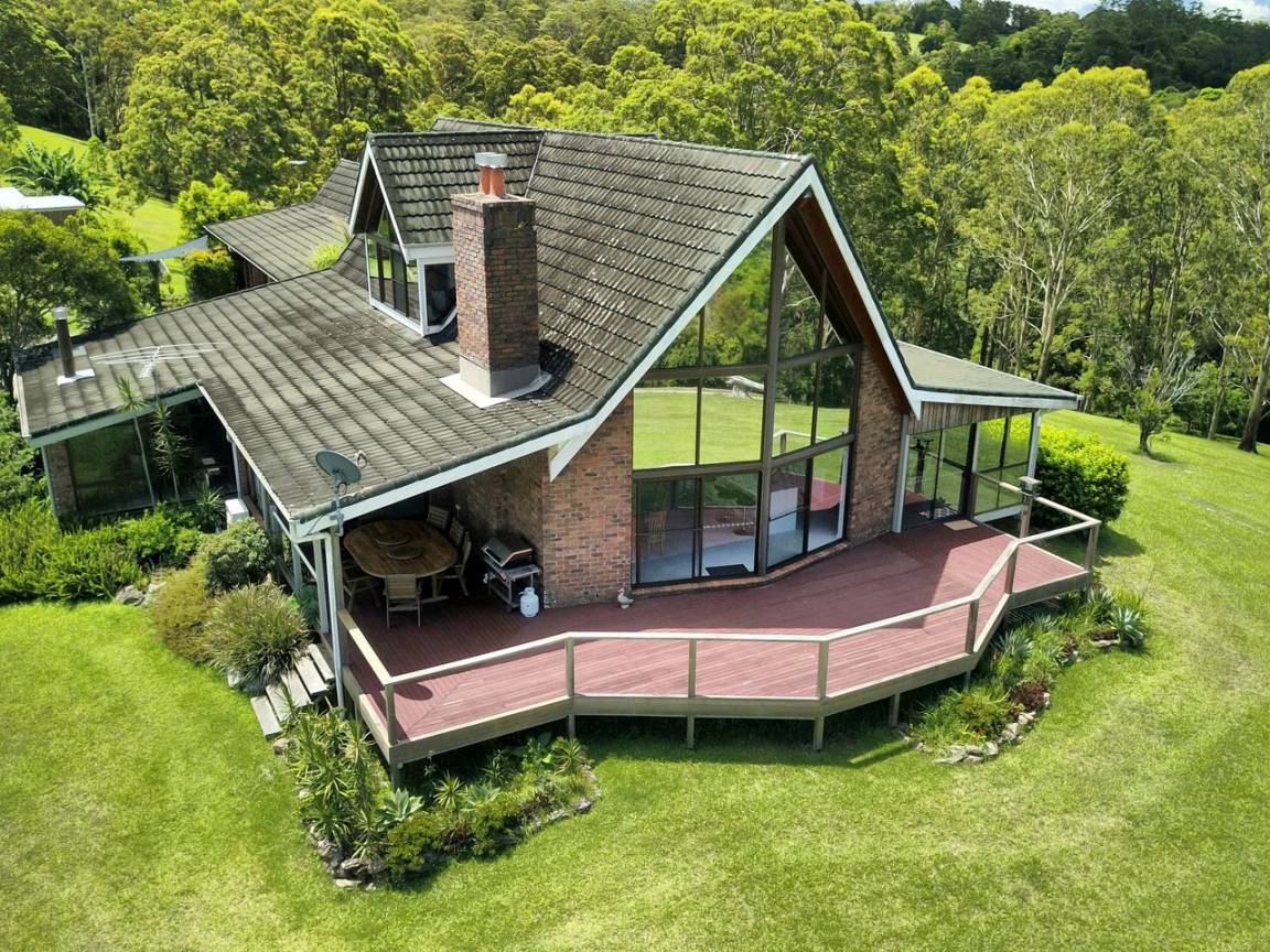 Accommodation ∙ 4 Bedrooms ∙ 9 Guests - Dayboro