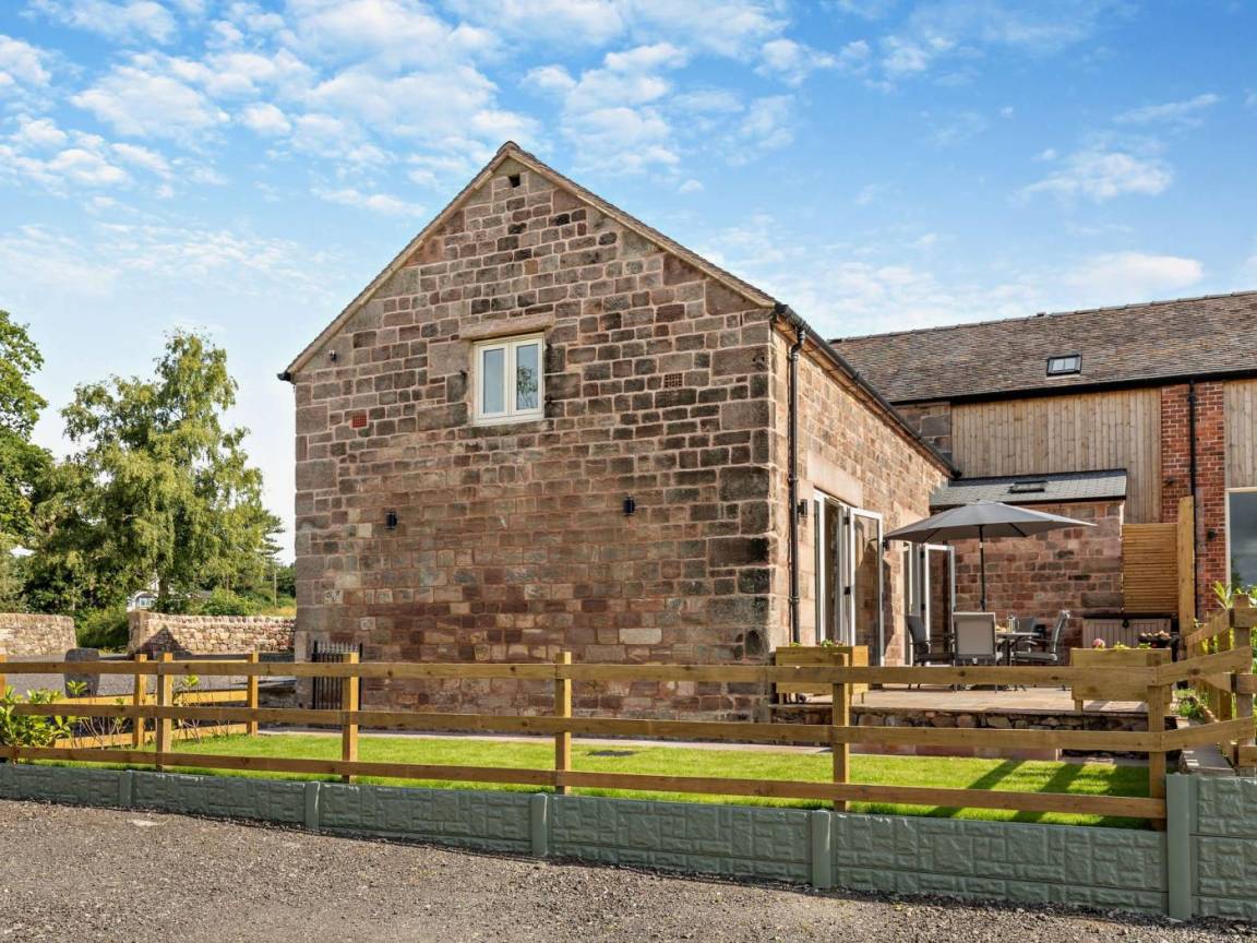 Cottage ∙ 2 Bedrooms ∙ 4 Guests - Stoke-on-Trent