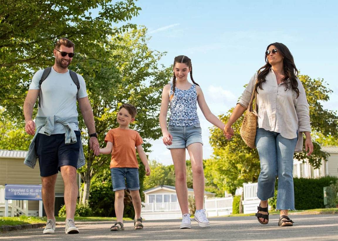 Chalet ∙ 4 Bedrooms ∙ 8 Guests - Hampshire