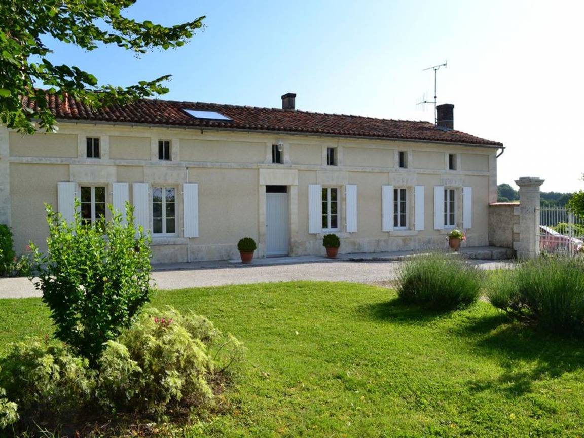 100 M² Cottage ∙ 2 Chambres ∙ 4 Personnes - Charente
