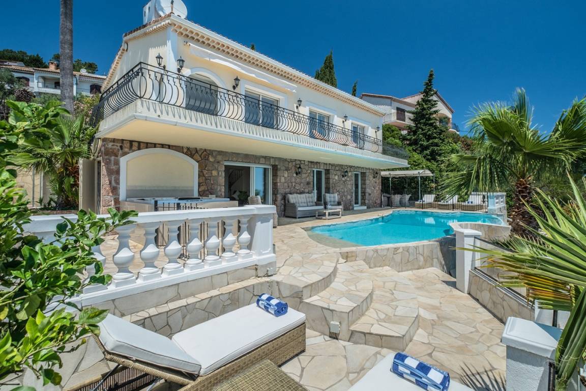 300 M² Villa ∙ 4 Chambres ∙ 8 Personnes - Saint-Raphaël