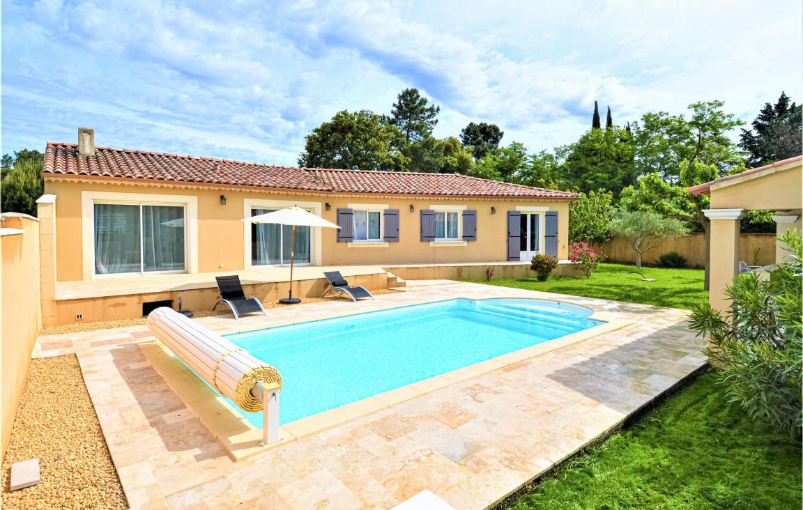 150 M² Casa ∙ 4 Habitaciones ∙ 10 Huéspedes - Mornas