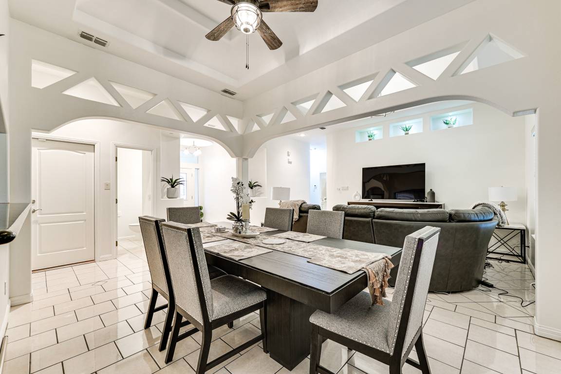 165 M² House ∙ 3 Bedrooms ∙ 8 Guests - Edinburg, TX