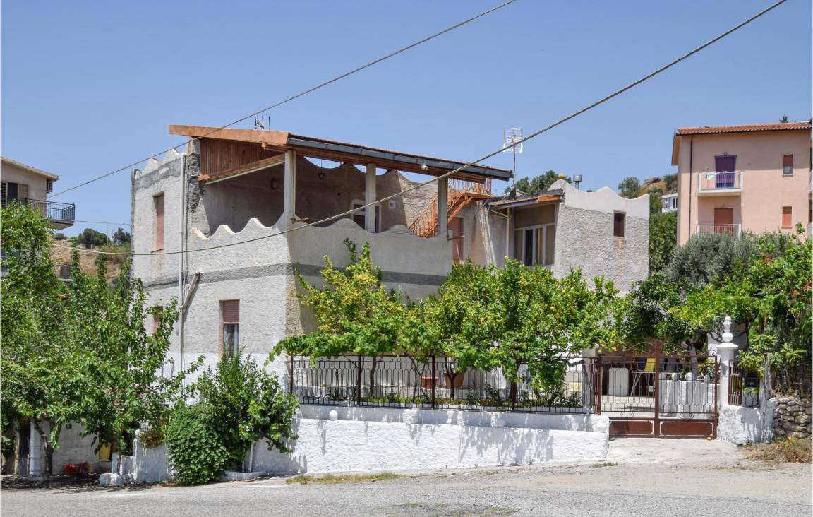 150 M² House ∙ 4 Bedrooms ∙ 9 Guests - Calabria