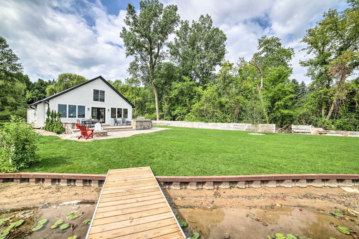 204 M² House ∙ 3 Bedrooms ∙ 12 Guests - Jackson, MI