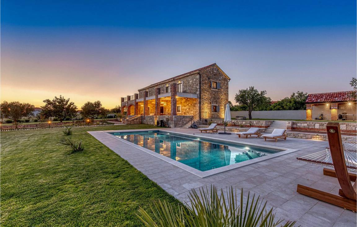 360 M² Maison De Vacances ∙ 5 Chambres ∙ 12 Personnes - Zaton