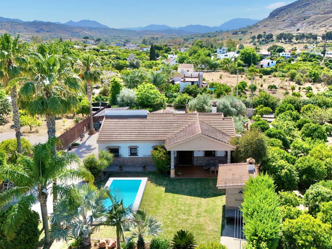180 M² Casa Rural ∙ 3 Habitaciones ∙ 6 Huéspedes - Coín