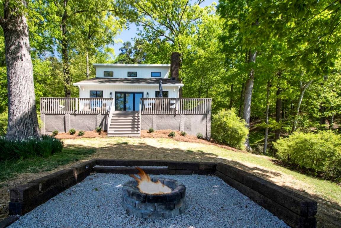 House ∙ 4 Bedrooms ∙ 10 Guests - Lake Wylie, SC