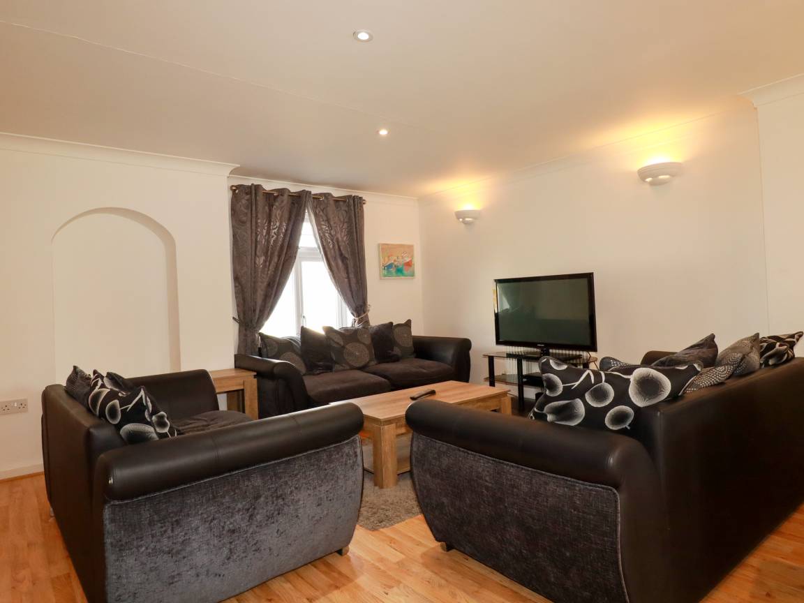 Cottage ∙ 4 Bedrooms ∙ 8 Guests - Mawgan Porth
