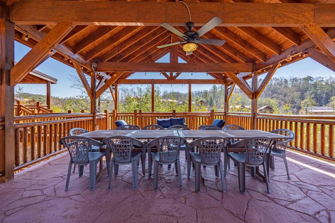 446 M² House ∙ 8 Bedrooms ∙ 28 Guests - Gatlinburg, TN