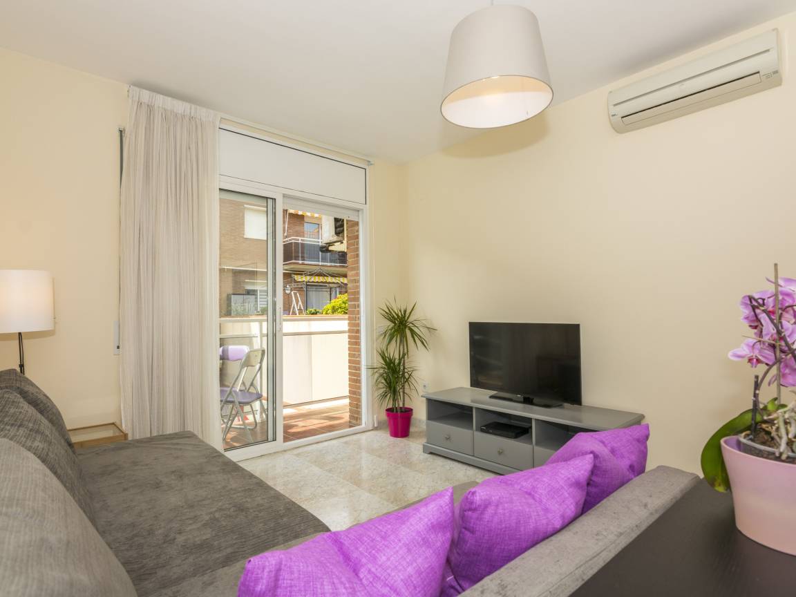 81 M² Apartamento ∙ 2 Habitaciones ∙ 4 Huéspedes - Pineda de Mar