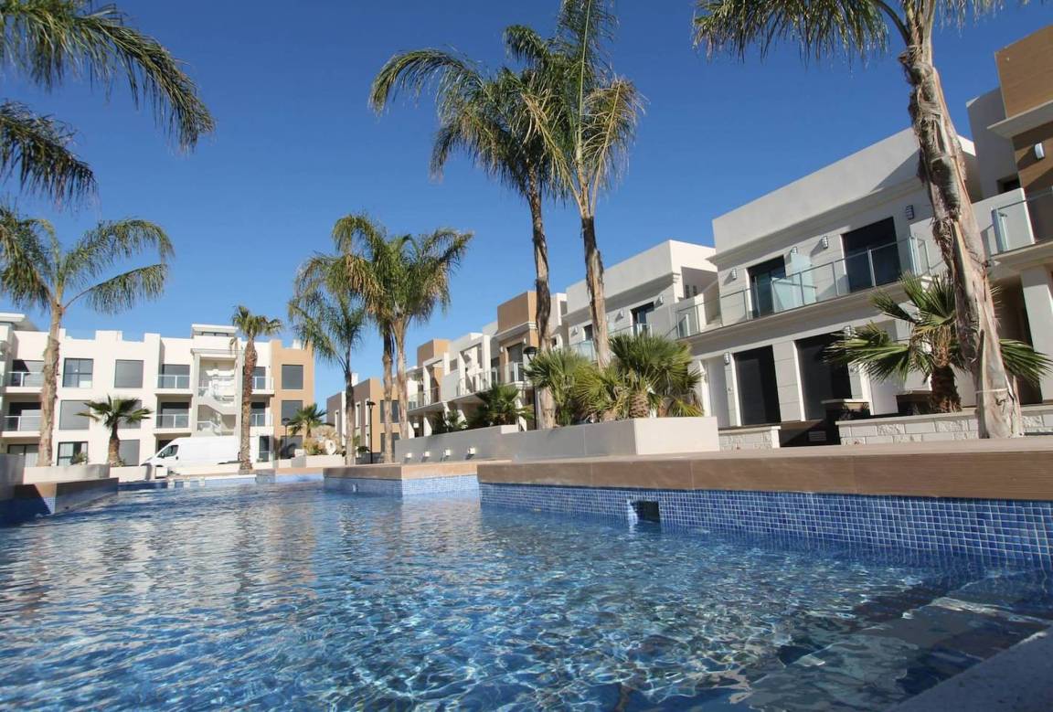 80 M² Bungalow ∙ 2 Slaapkamers ∙ 4 Gasten - Playa Flamenca