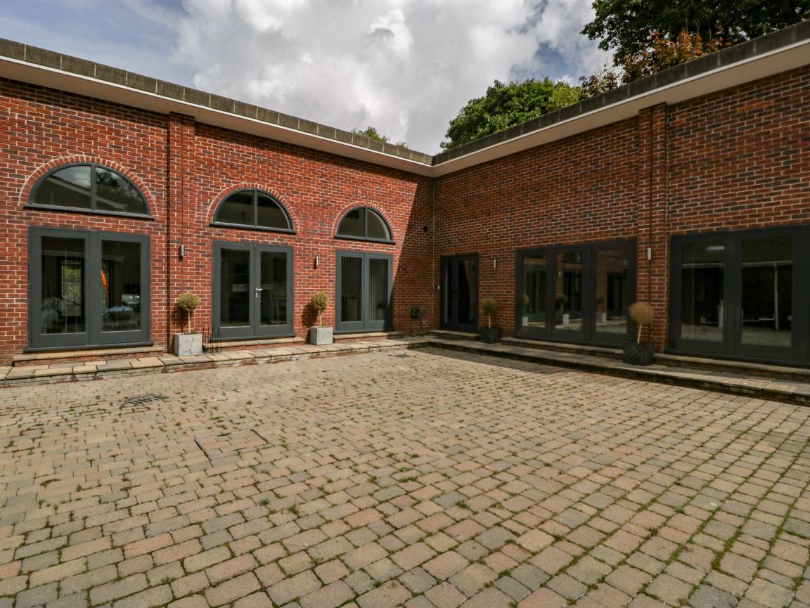 Cottage ∙ 2 Bedrooms ∙ 6 Guests - Poole