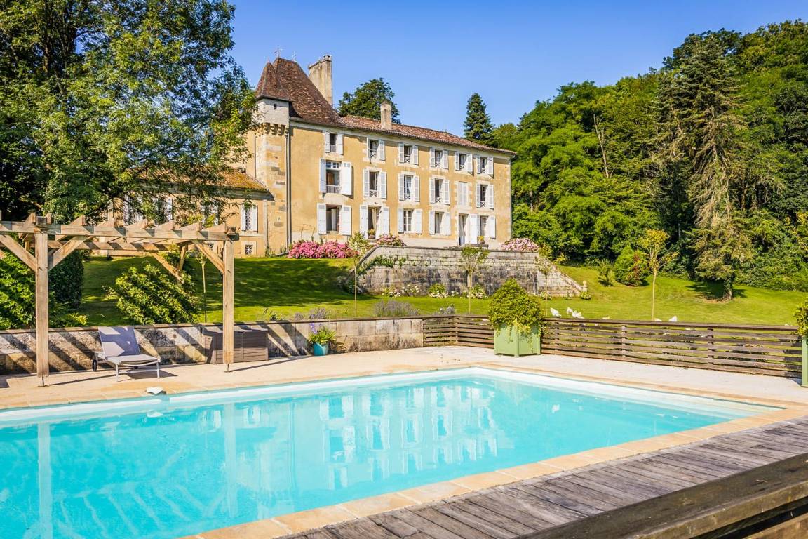 Castle ∙ 9 Bedrooms ∙ 18 Guests - Dordogne
