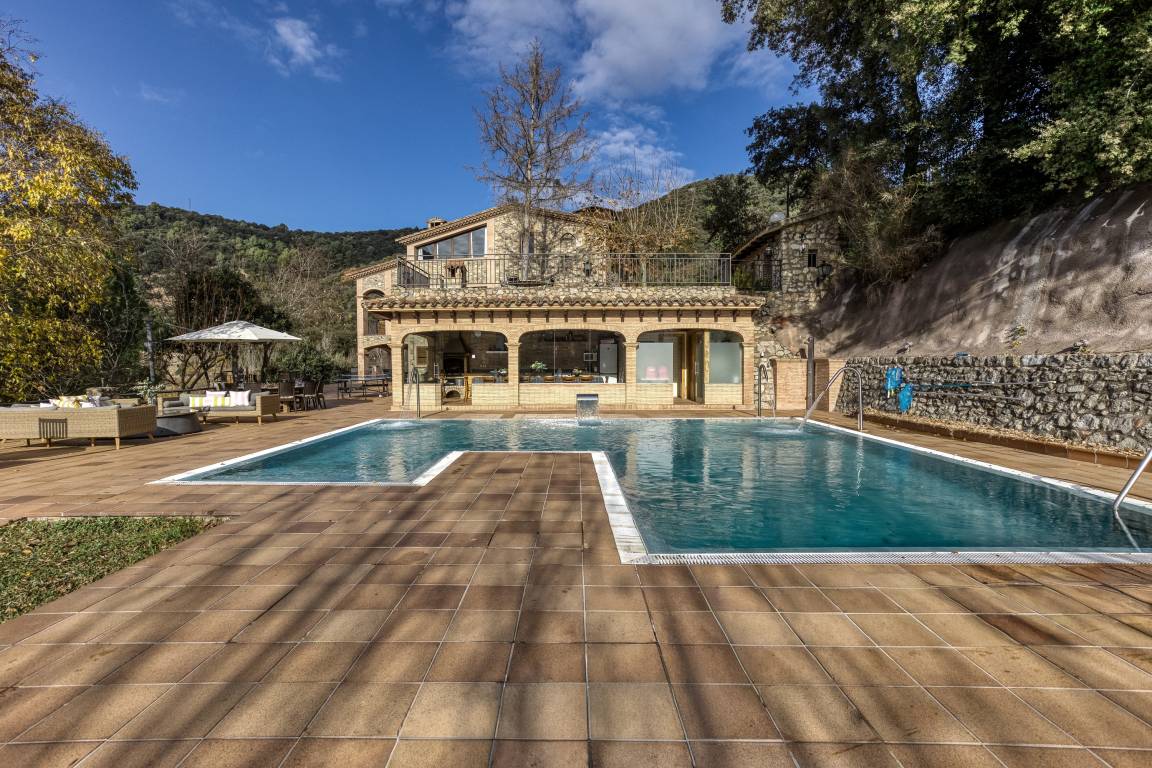 900 M² Finca ∙ 8 Bedrooms ∙ 14 Guests - Spain