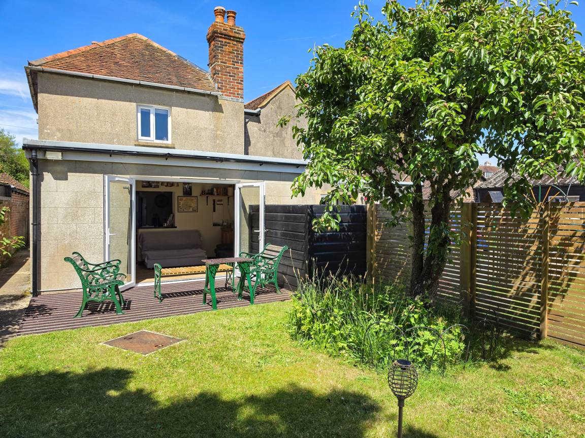 Cottage ∙ 2 Bedrooms ∙ 4 Guests - Hayling Island