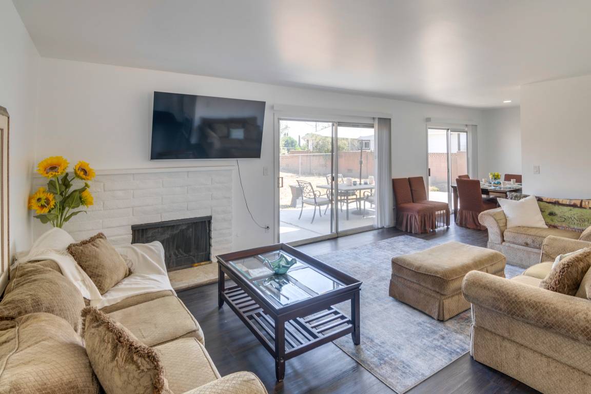 148 M² House ∙ 4 Bedrooms ∙ 7 Guests - Los Angeles, CA