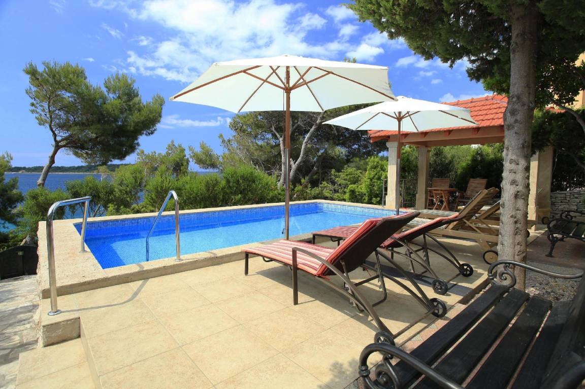 158 M² House ∙ 4 Bedrooms ∙ 8 Guests - Vela Luka