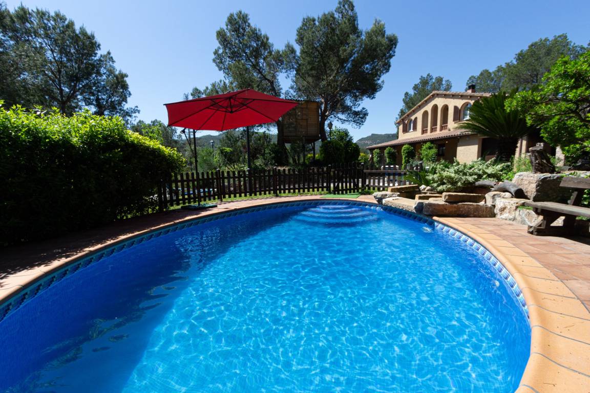 250 M² Villa ∙ 5 Habitaciones ∙ 9 Huéspedes - Manresa