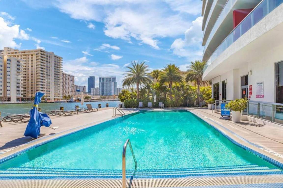 357 M² Apartment ∙ 1 Bedroom ∙ 4 Guests - Hallandale Beach, FL