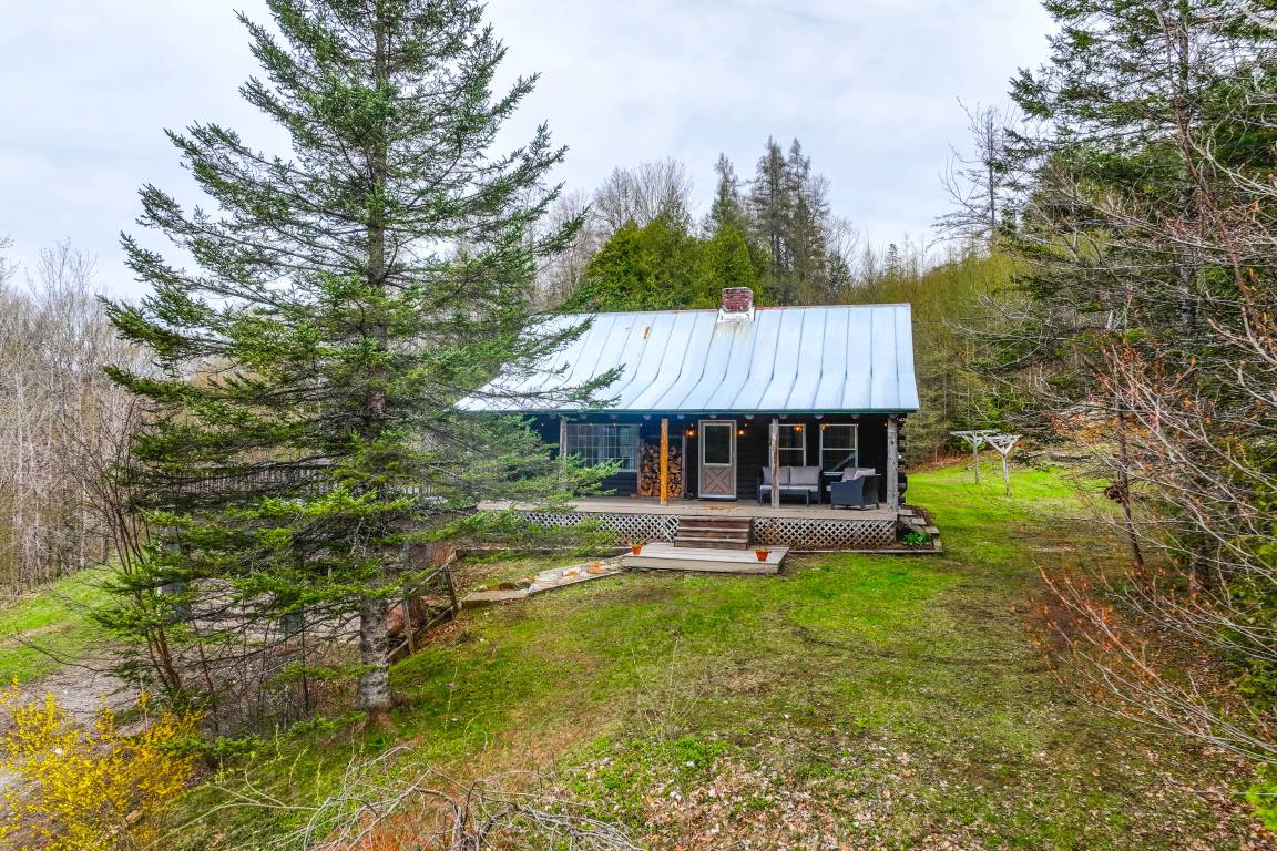 130 M² House ∙ 3 Bedrooms ∙ 7 Guests - Willoughby State Forest, Sutton