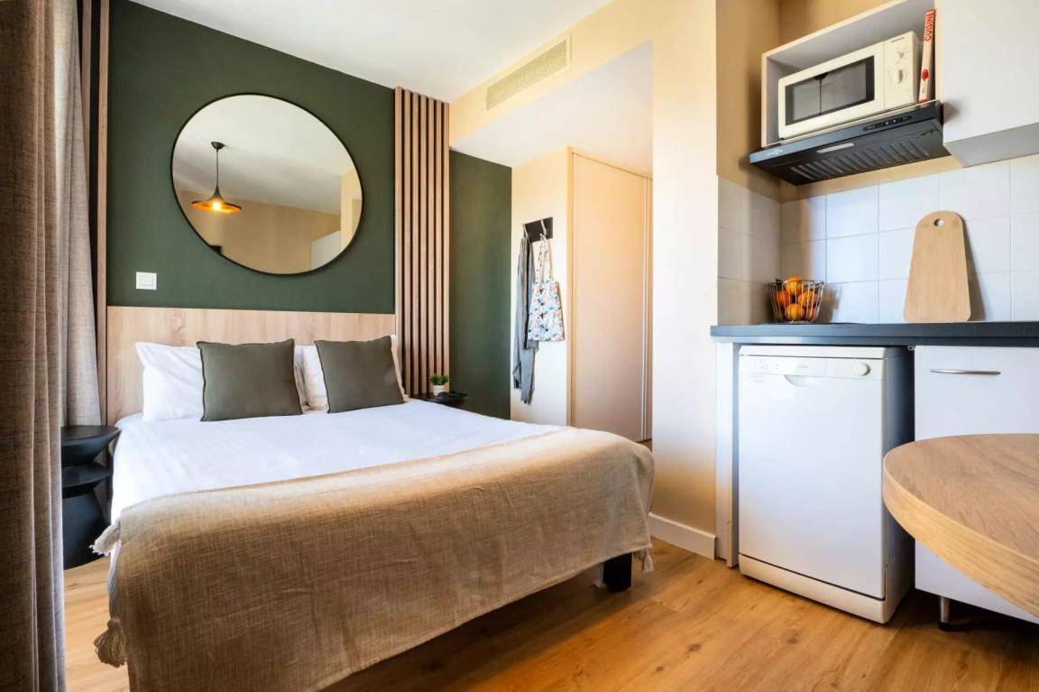 24 M² Apartament Typu Studio ∙ 1 Sypialnia ∙ 2 Gości - Biot