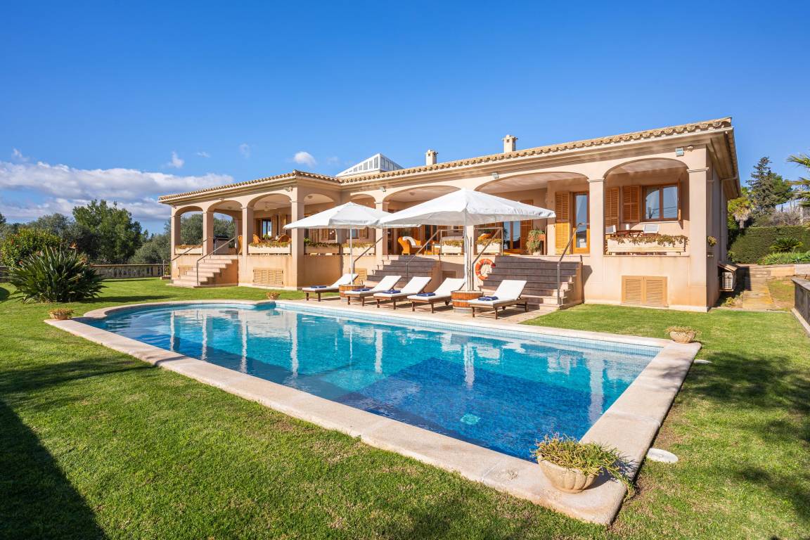 280 M² Villa ∙ 5 Bedrooms ∙ 10 Guests - Platja de Palma