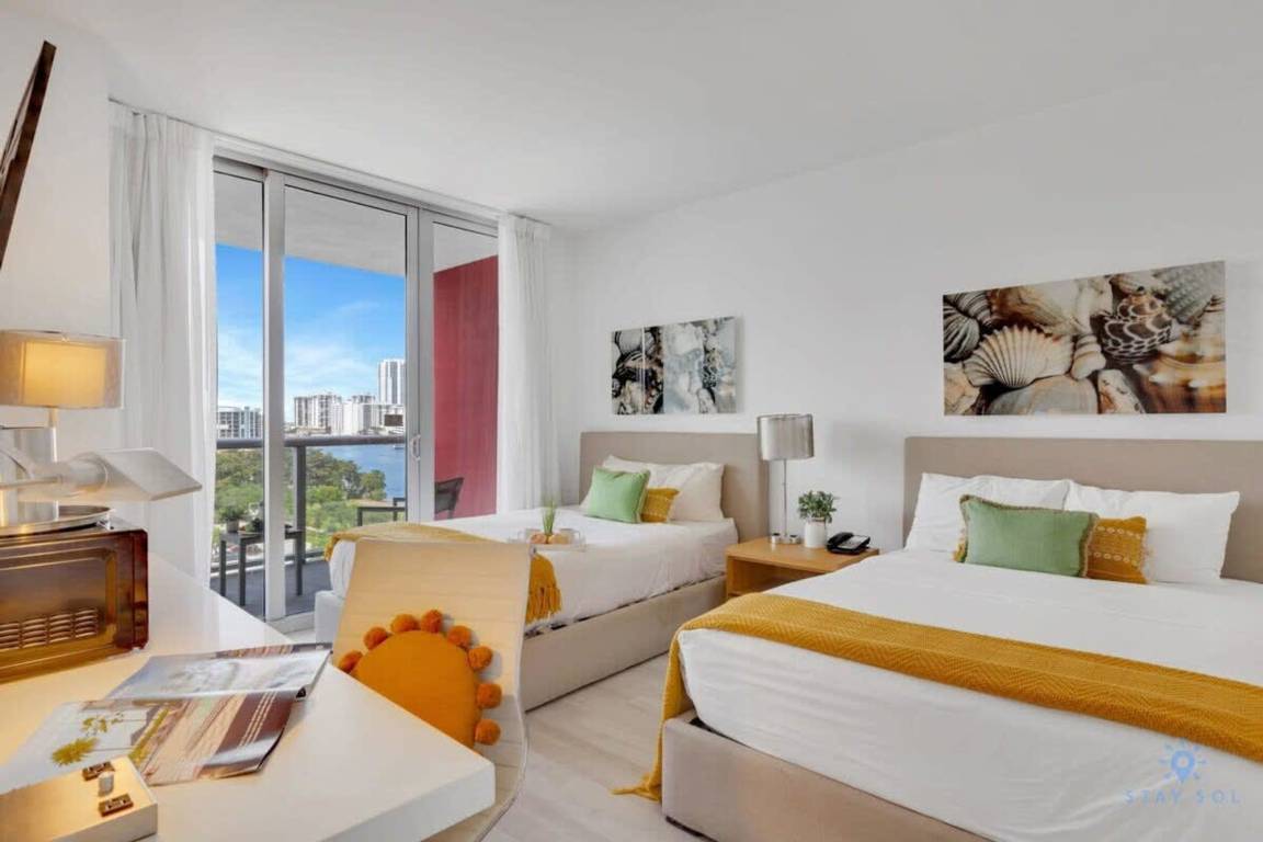 Apartment ∙ 4 Guests - Hallandale Beach, FL