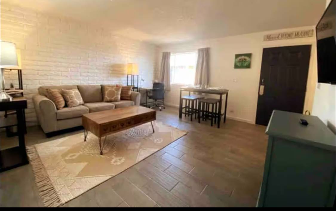 Condo ∙ 2 Bedrooms ∙ 4 Guests - Glendale, AZ