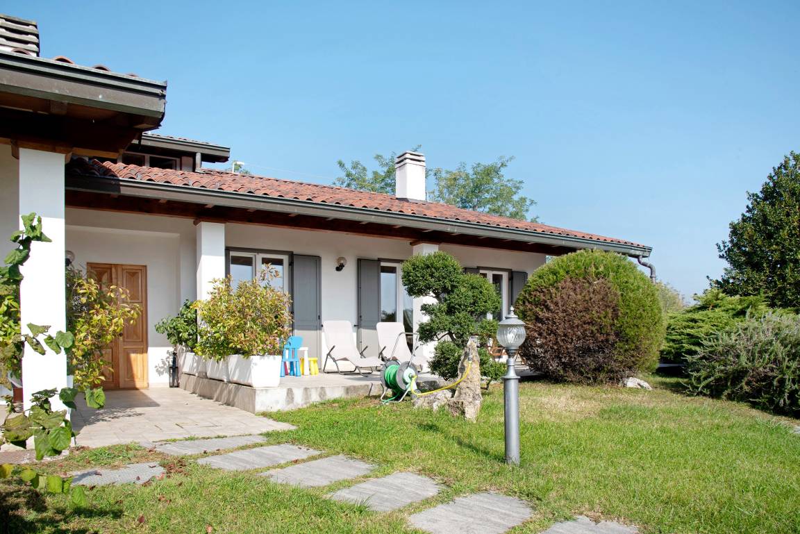 98 M² Apartment ∙ 2 Bedrooms ∙ 7 Guests - Varese