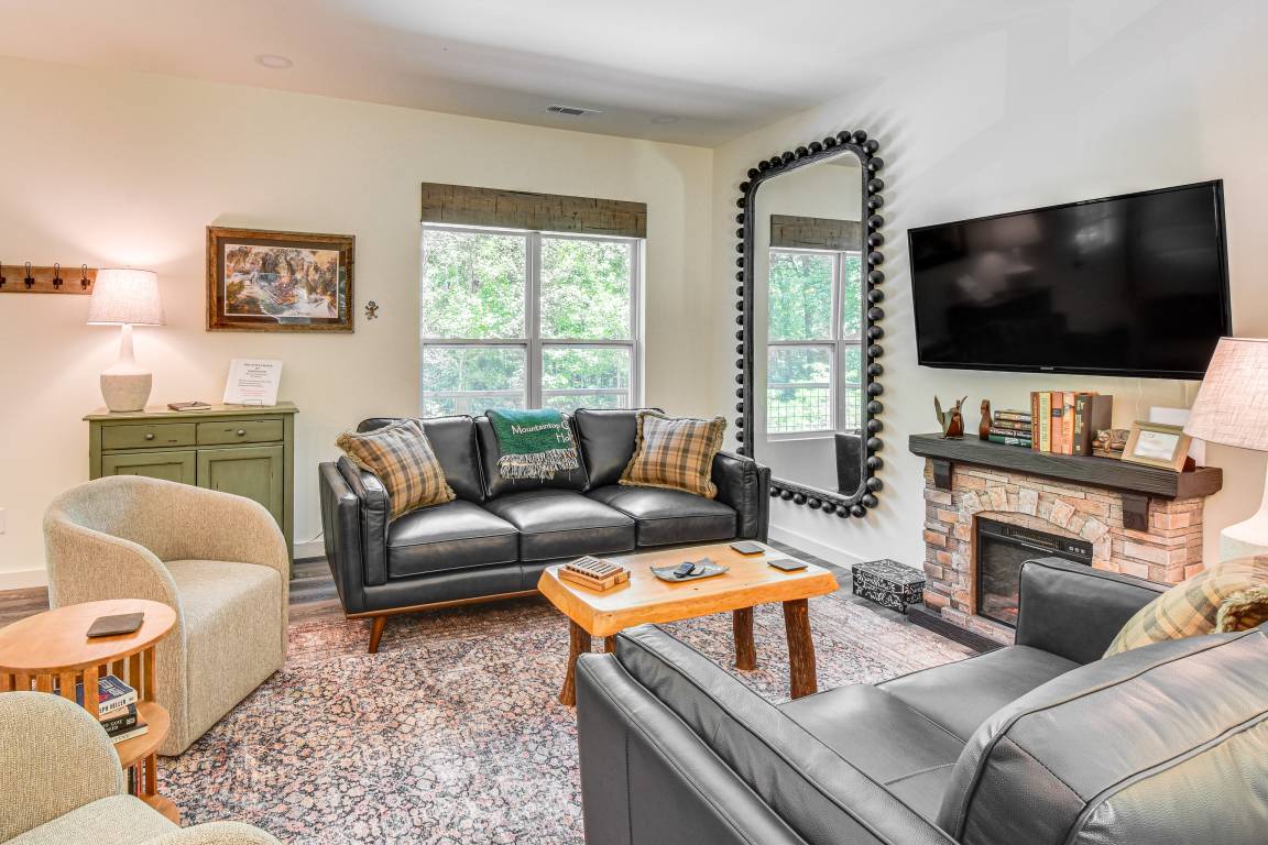 111 M² House ∙ 2 Bedrooms ∙ 4 Guests - Clayton, GA