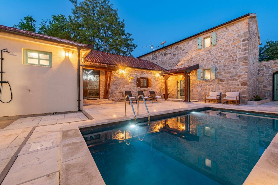 200 M² House ∙ 4 Bedrooms ∙ 10 Guests - Benkovac