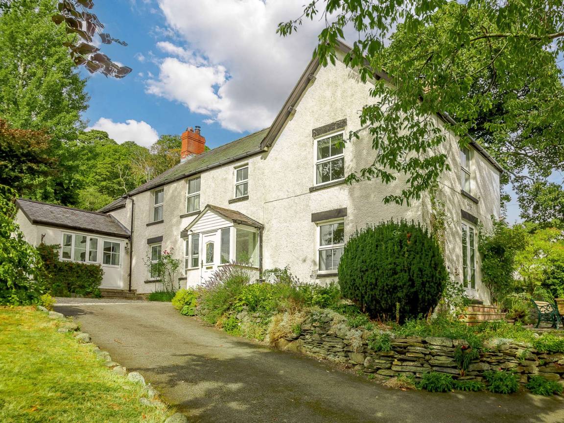 Cottage ∙ 4 Bedrooms ∙ 8 Guests - Llangollen