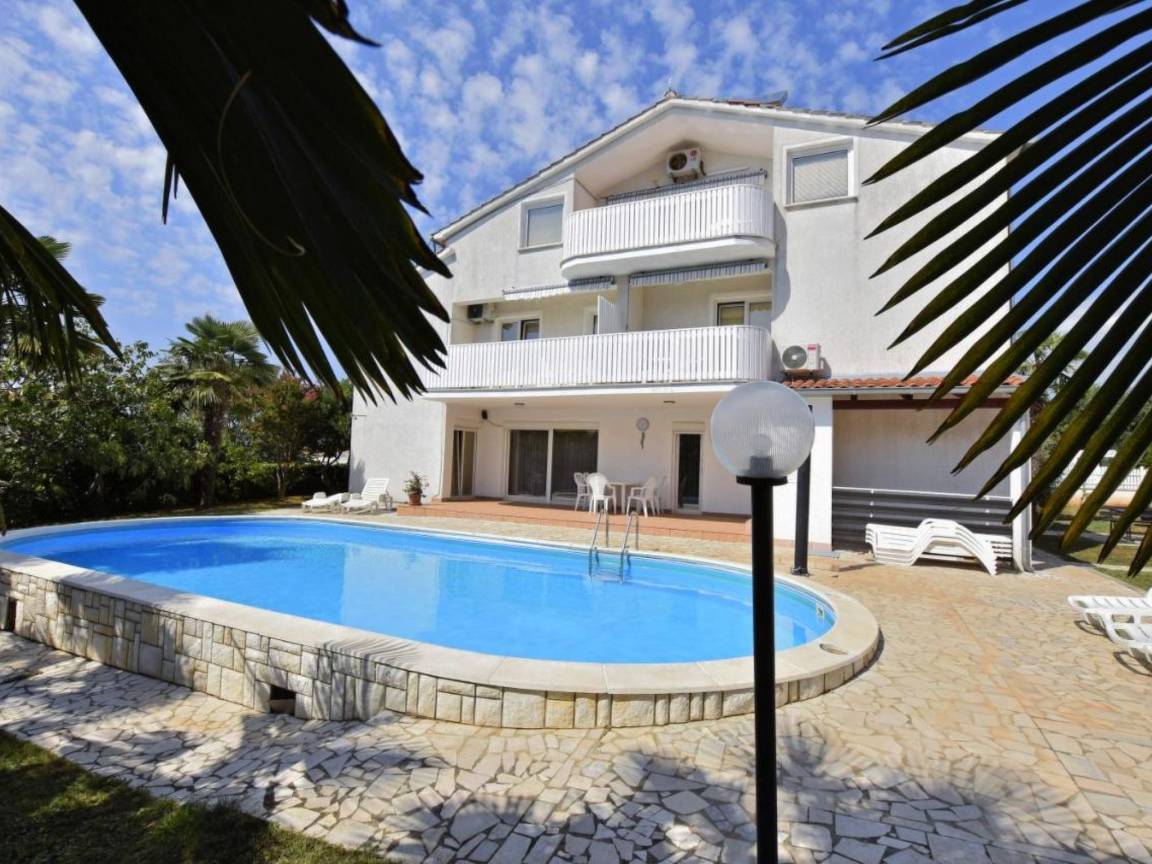 32 M² Huoneisto ∙ 1 Makuuhuone ∙ 4 Vierasta - Poreč