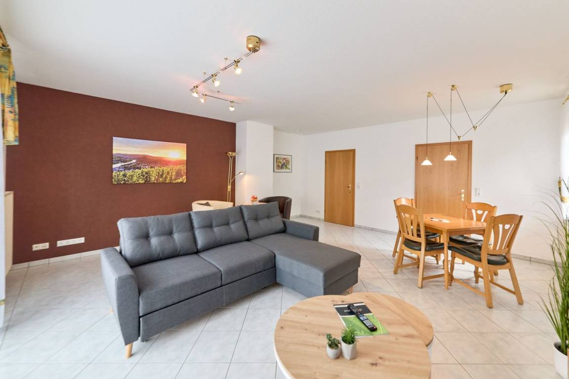 70 M² Ferienwohnung ∙ 1 Schlafzimmer ∙ 4 Gäste - Lieser