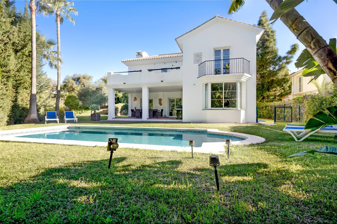 300 M² Villa ∙ 4 Chambres ∙ 8 Personnes - Calahonda