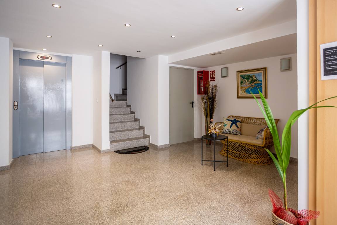 70 M² Apartamento ∙ 2 Habitaciones ∙ 6 Huéspedes - Lloret de Mar