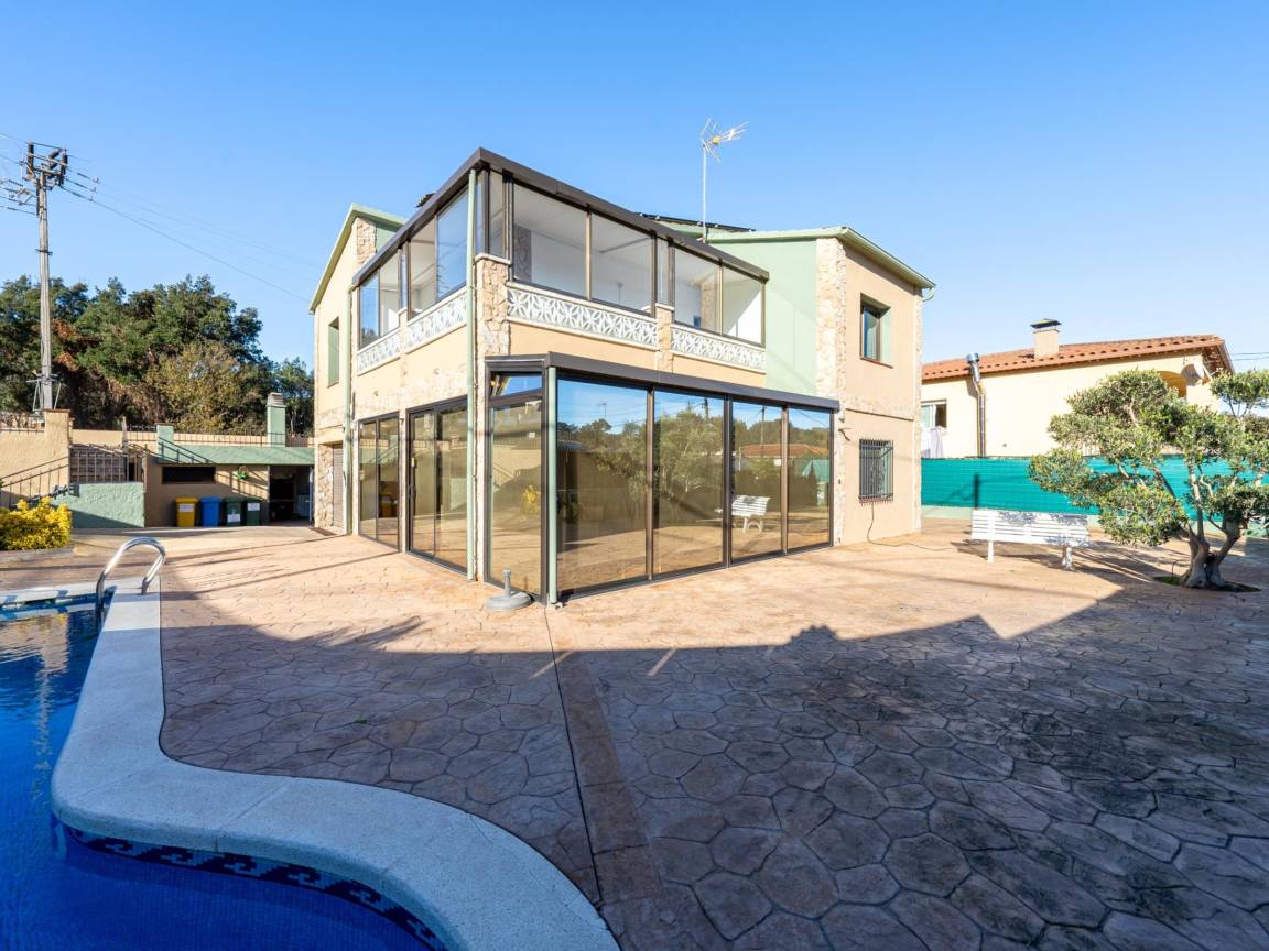 125 M² Villa ∙ 4 Slaapkamers ∙ 8 Gasten - Caldes de Malavella