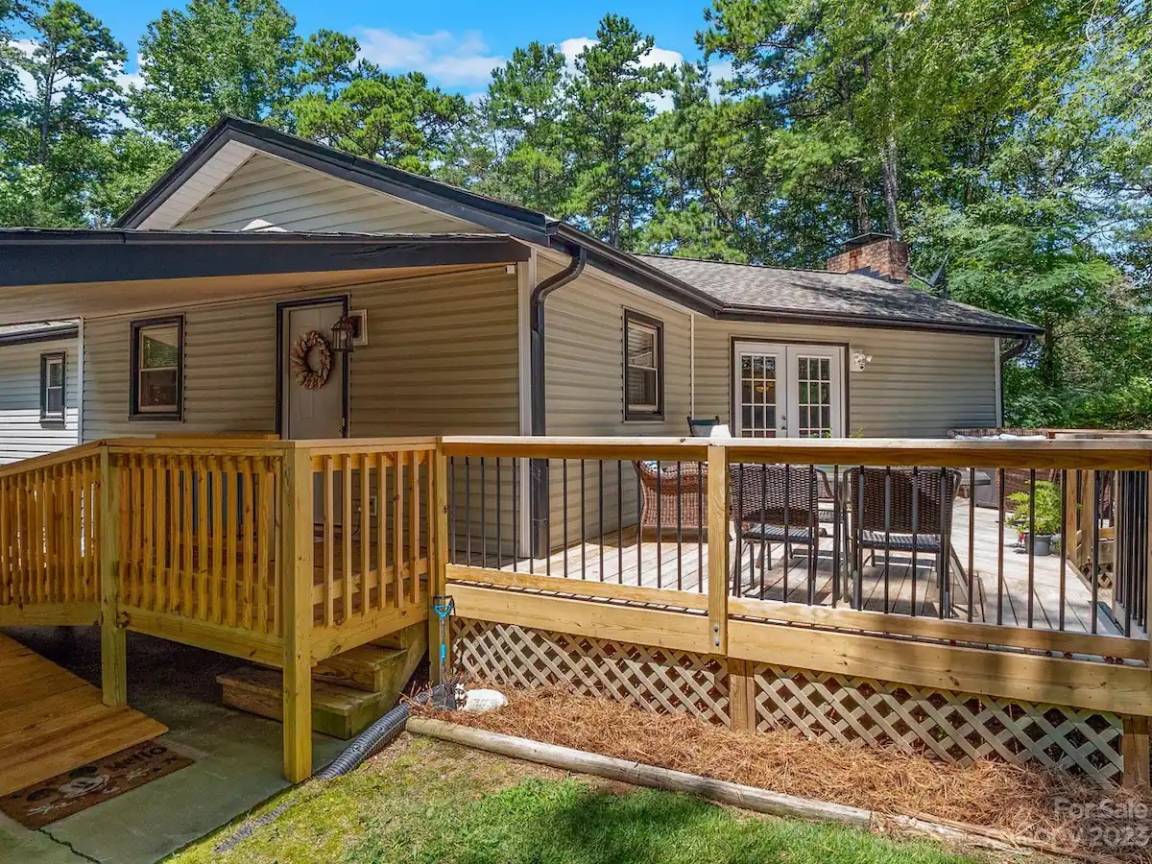 165 M² House ∙ 3 Bedrooms ∙ 6 Guests - Harrisburg, NC