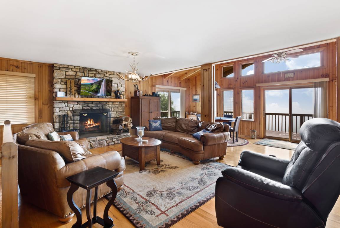 223 M² Cabin ∙ 4 Bedrooms ∙ 8 Guests - Blowing Rock, NC