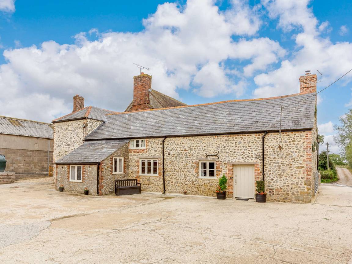 Cottage ∙ 4 Bedrooms ∙ 10 Guests - Charmouth