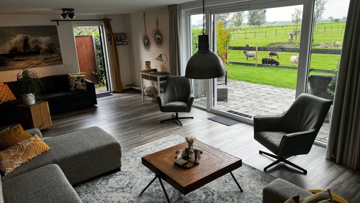 80 M² Huis ∙ 1 Slaapkamer ∙ 4 Gasten - Dordrecht
