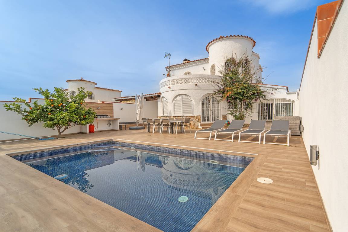 117 M² Villa ∙ 4 Bedrooms ∙ 8 Guests - El Port de la Selva