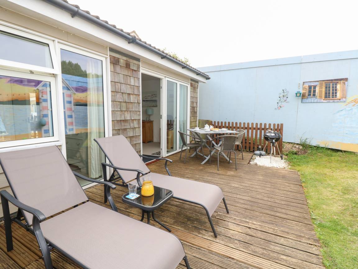 Cottage ∙ 2 Bedrooms ∙ 4 Guests - Barton on Sea
