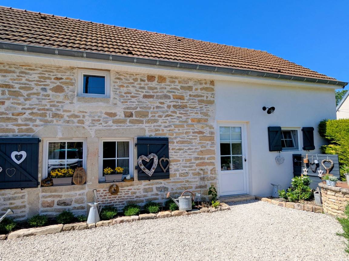80 M² Cottage ∙ 2 Bedrooms ∙ 4 Guests - Beaune